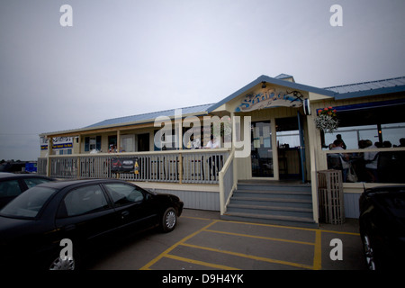 The Sandbar restaurant located on the Pointe-du-Chêne Wharf located in ...