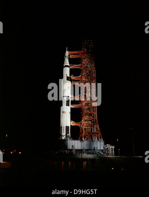 astronautics, mission, Apollo 13, launch of skyrocket type Saturn V ...