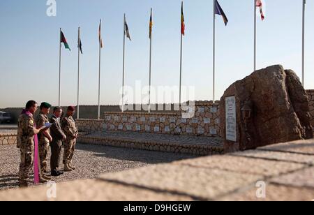 International Security Assistance Force (ISAF) Commander and Marine ...