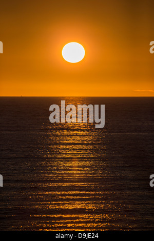 Sunset over the sea. Atlantic ocean in the evening. Nazare, Portugal ...