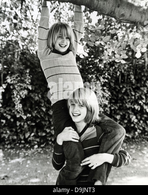 ANDY AND DAVID WILLIAMS Promotional photo of US pop duo about 1992 with ...