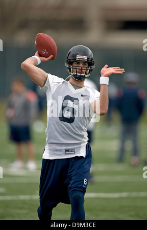 Charlottesville, VA: Virginia Cavaliers quarterback Chandler Morris (4 ...