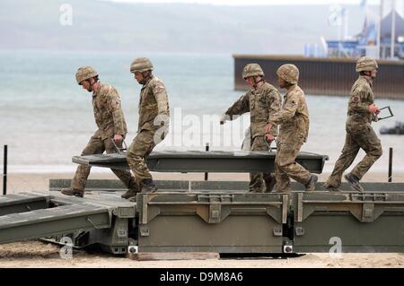Bridge building by British Army, 22nd Engineer Regiment Stock Photo - Alamy