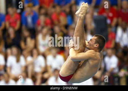 Rostock, Germany. 23rd June, 2013. Norwegian diver Espen Valheim dives ...
