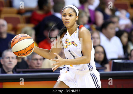 Uncasville, Connecticut, USA. 23rd June, 2013. Connecticut Sun guard ...