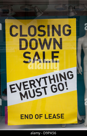 Closing down sale sign Stock Photo - Alamy