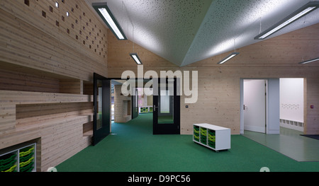 Hayes Primary School, Croydon, United Kingdom. Architect: Hayhurst and ...