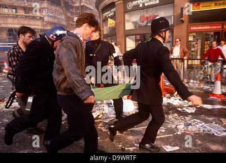 Poll tax riot in Trafalgar Square in London on 31.3.90 Stock Photo ...