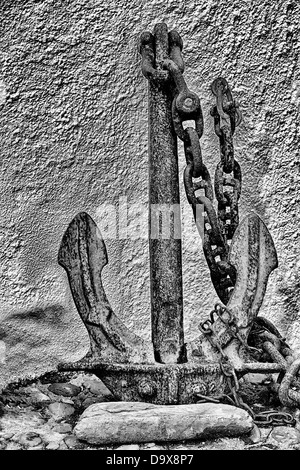 Rusty ship's anchor against a harbour wall Stock Photo - Alamy