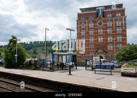 Platform at Stroud Station Stock Photo - Alamy