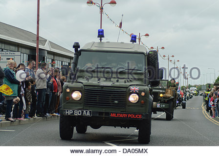 British army military police landrover with desert camouflage Stock ...