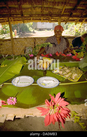 Food cooked in a mumu Eastern Highlands province Papua New Guinea Stock ...