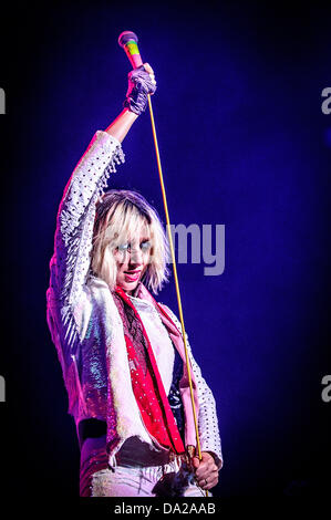 Karen O lead singer in the Yeah Yeah Yeahs performing at the Bowery ...