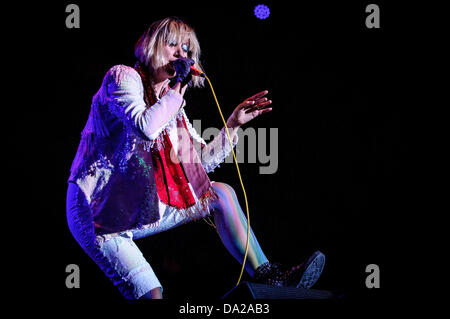 Karen O lead singer in the Yeah Yeah Yeahs performing at the Bowery ...
