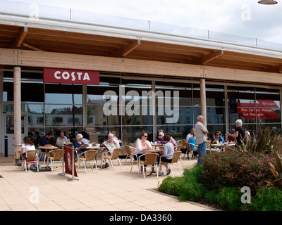 Costa Coffee outside seating area, The Maltings, St. Albans ...