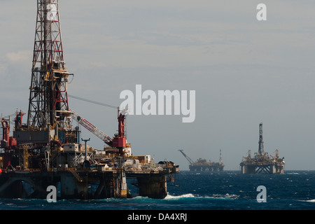 Falcon 100 oil drilling rig working for Petrobras brazilian oil company ...