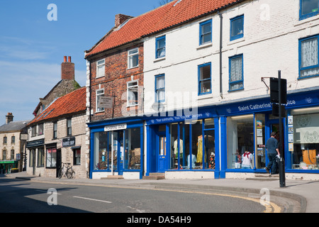 Gun shop in Pickering, North Yorkshire, England Stock Photo - Alamy