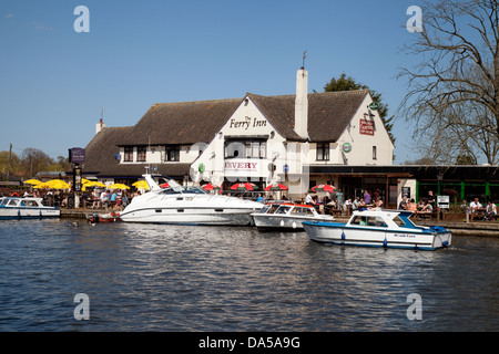 The Ferry Inn at Horning in summer, a Norfolk Broads pub, East Anglia ...