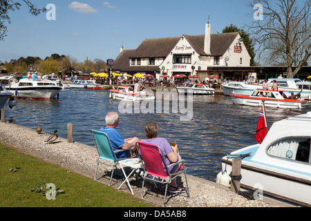 Norfolk Broads pubs inns - The ferry Inn, Horning on the River Bure ...