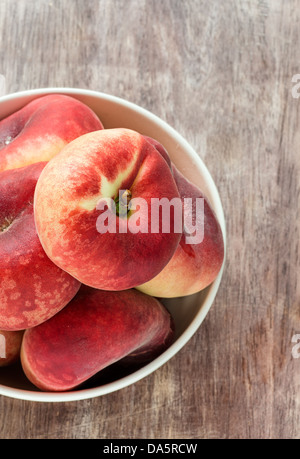 Figs in a bowl over wooden table. Short depth of field Stock Photo - Alamy
