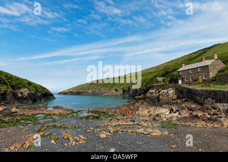 Picturesque inlet of Port Quin in Cornwall Stock Photo - Alamy