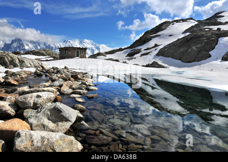 Mont Blanc Mountains reflected in Lac Blanc, Mont Blanc Massif, Alps ...