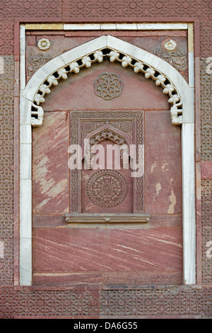 Ornate window in the Red Fort of India Stock Photo - Alamy