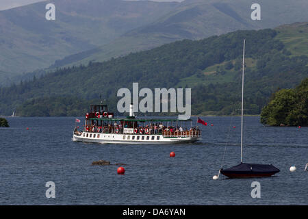 Bowness, UK. 5th July 2013 UK Weather Bowness on Lake Windermere ...