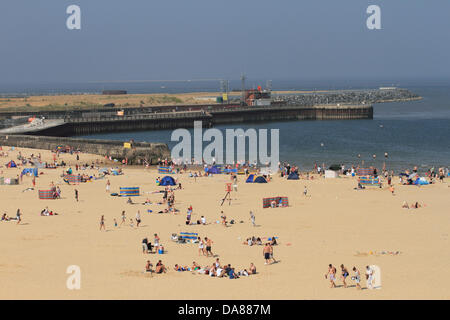 People enjoy the sun on Gorleston beach, Norfolk, UK Stock Photo - Alamy