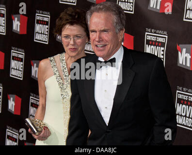 Warren Beatty with his wife Annette Bening and new baby Stock Photo - Alamy