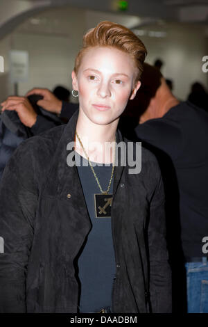 Singer Eleanor 'Elly' Jackson of La Roux performing live at the ...