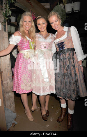 Anna Heesch Isabella Mueller Reinhardt and Alida Lauenstein at Regine ...