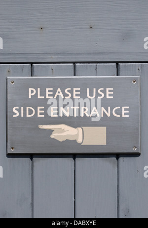 door sign stating please use side entrance Stock Photo: 58040282 - Alamy