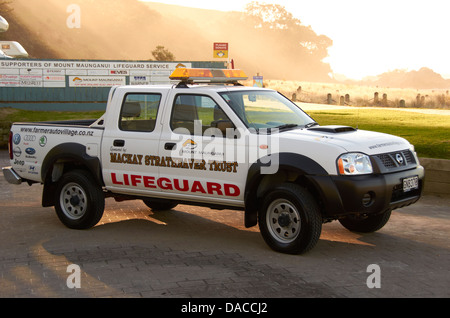 Ocean rescue vehicle and Lifeguard station Miami beach Florida USA ...