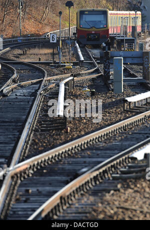 Halensee S-Bahn Station Halensee S-Bahn Station and Tracks. Berlin ...