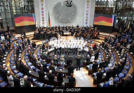 A choir performs in the German parliament on occasion of Remembrance ...