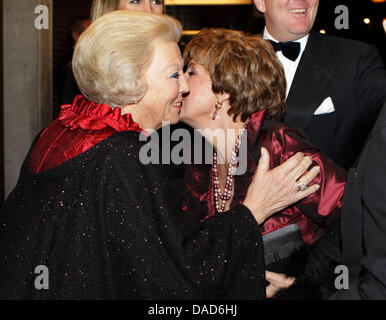 Princess Beatrix and her sister Princess Margriet attend the ...