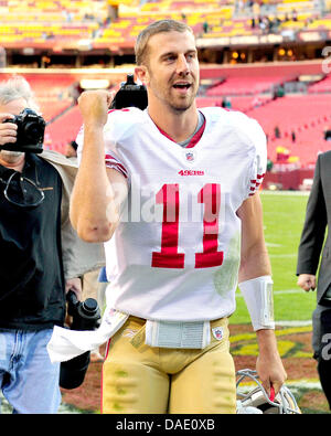 Washington Football Team's Alex Smith warms up before an NFL football ...
