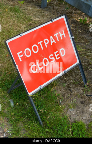 Footpath closed sign Stock Photo: 68332247 - Alamy
