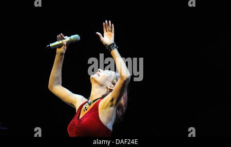Singer Ute Lemper gives her the first concert of her tour at the ...
