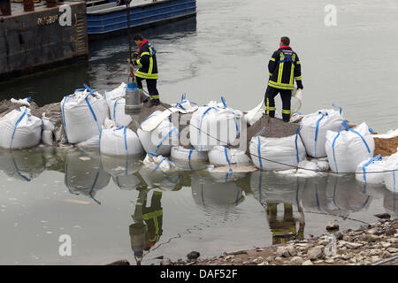 Blockbuster bomb, World War II vintage blast bomb, first used ...