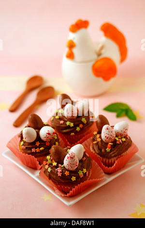 Closeup shot of Easter eggs and Easter cake Stock Photo - Alamy