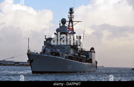 The frigate "Koeln" arrives at the naval base in Wilhelmshaven, Germany ...