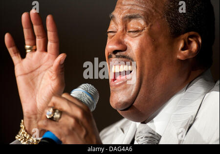 US singer and entertainer Keith Tynes performs in Heringsdorf, Germany ...