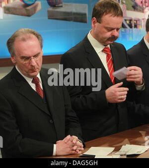 (l-r) Reiner Haseloff (CDU), Wulf Gallert (Die Linke), Jens Bullerjahn ...
