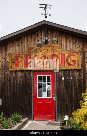 A barbeque / BBQ / Bar-B-Que restaurant in the US, open for lunch ...