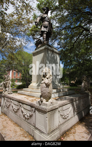 James Oglethorpe monument, Chippewa Square, downtown Savannah. Georgia ...