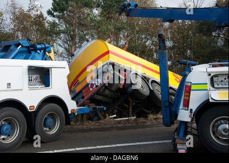 Shell Petrol Tanker Crash HGV Recovery Stock Photo - Alamy