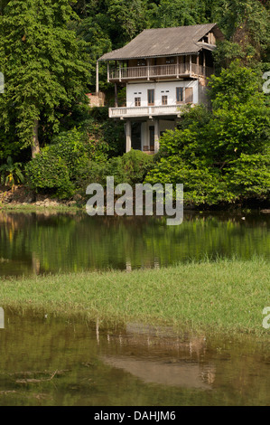 House and guesthouse on Ba Be Lake. Nam Mau commune, Bac Kan district ...