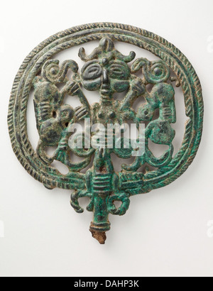 This openwork pinhead from the LACMA collection showcases delicate ...